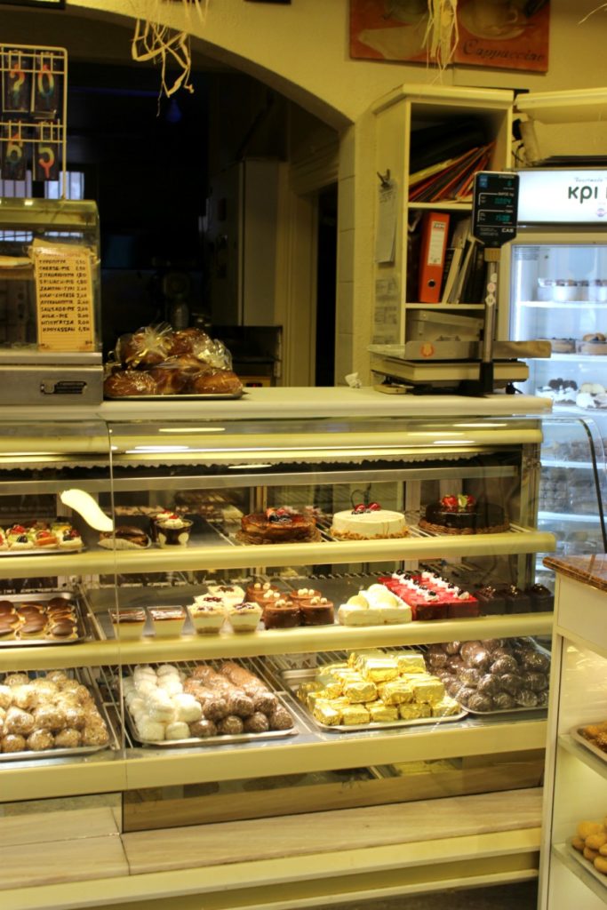 Υπεροχες Γευσεις στο Ζαχαροπλαστειο Γλυκισμα στον Πόρο
